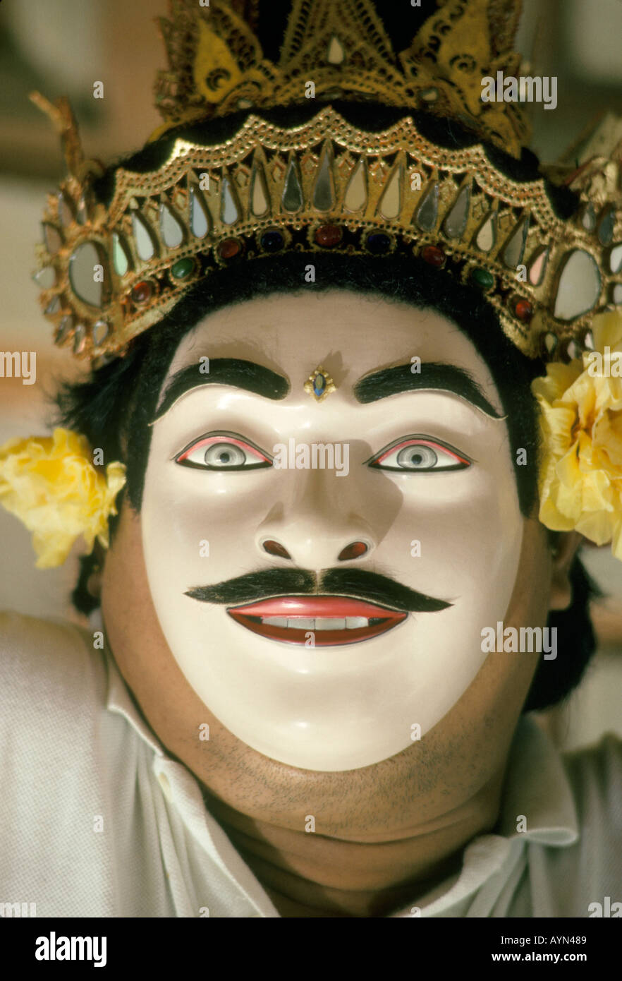 Bali mask maker hi-res stock photography and images - Alamy