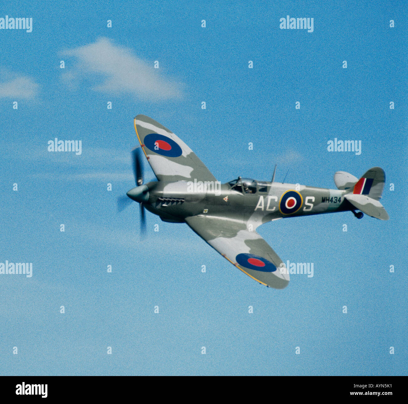 Supermarine Spitfire Mk IX MH434 flying over Buckinghamshire UK Stock ...