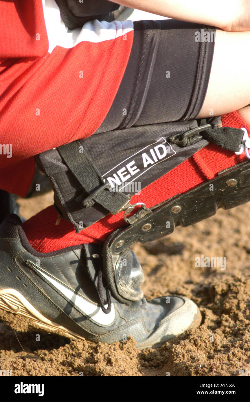 Knee Aids for young baseball and softball catchers for protection of ...
