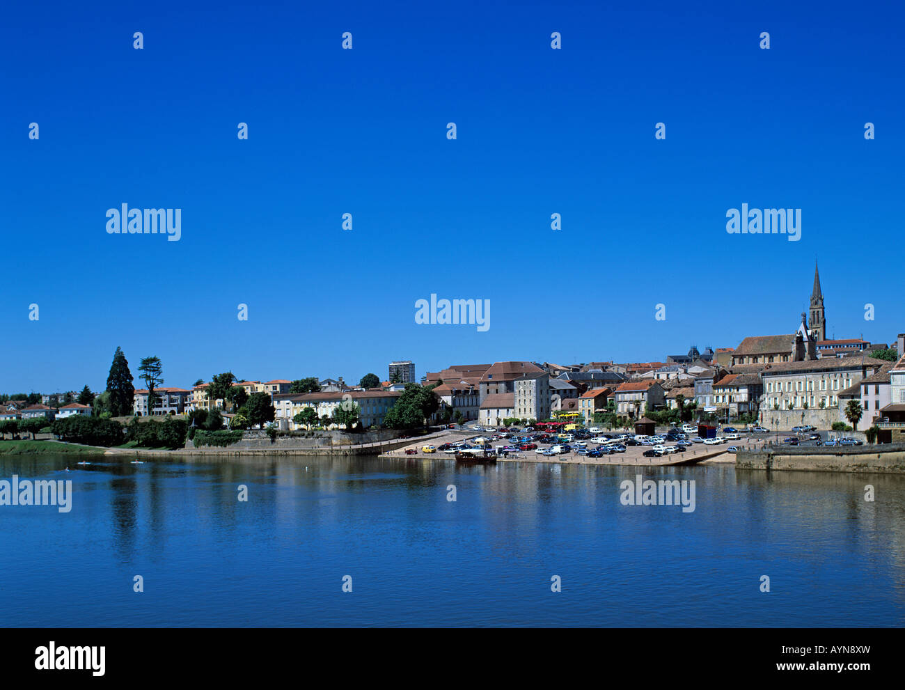 Bergerac france skyline hi-res stock photography and images - Alamy