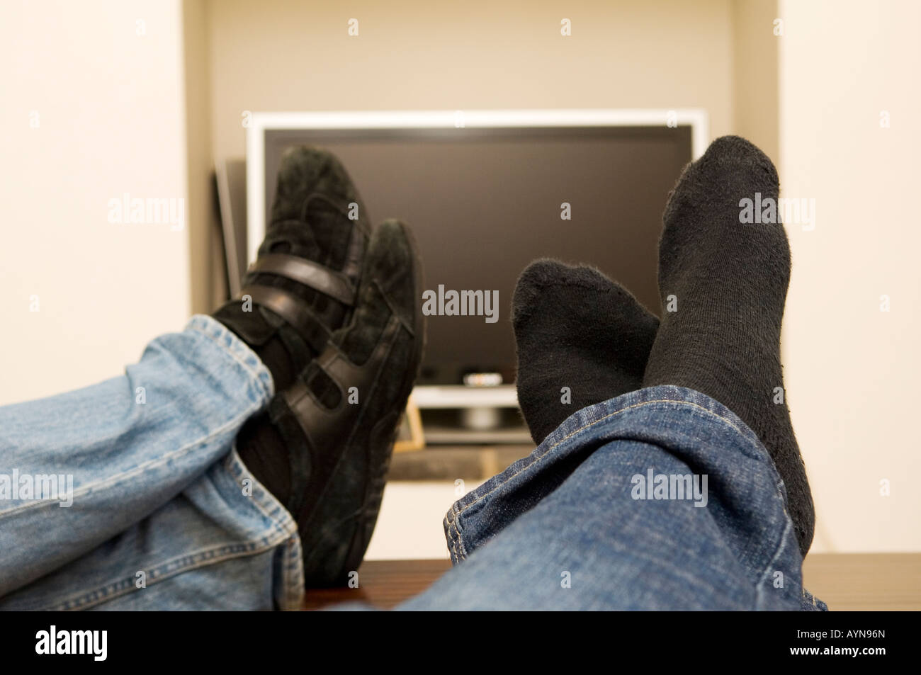 Feet on a table hi-res stock photography and images - Alamy