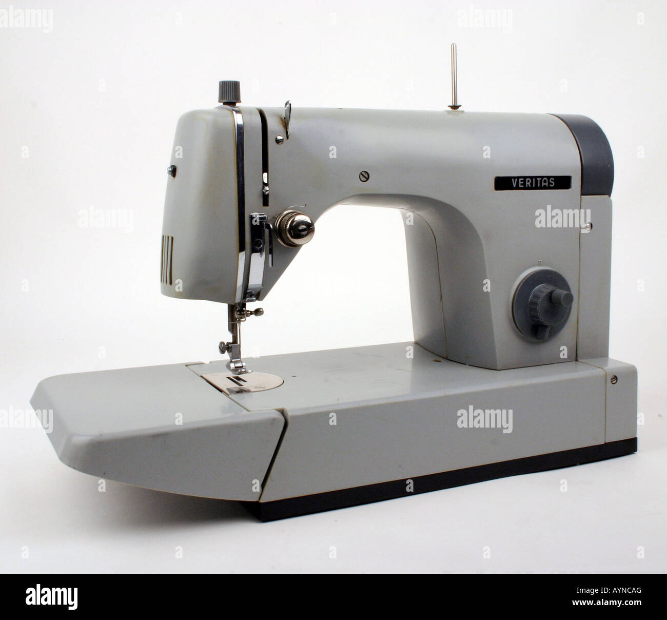 1960s sewing machine hi-res stock photography and images - Alamy