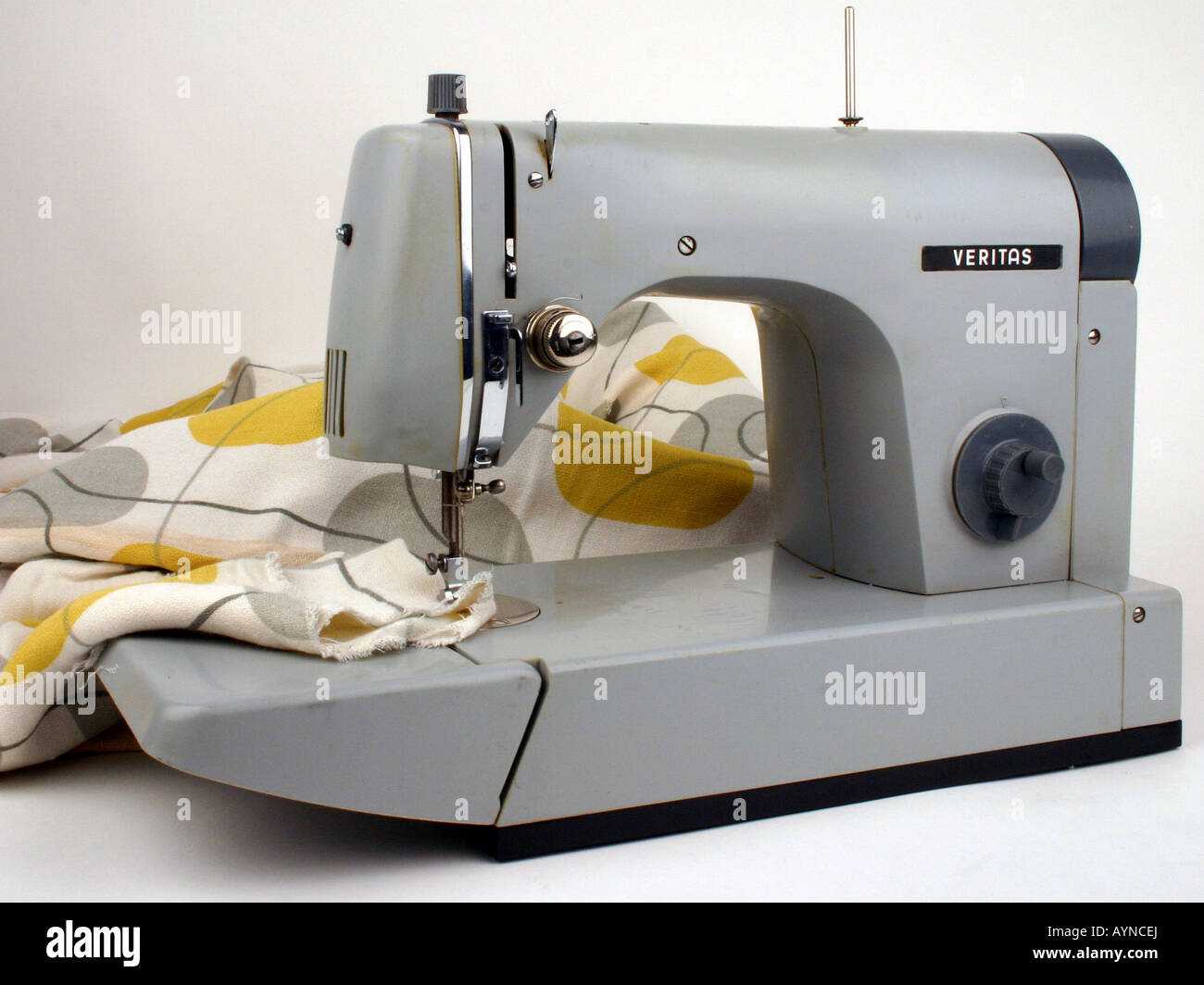 household, household appliances, electrical sweing machine Veritas ...