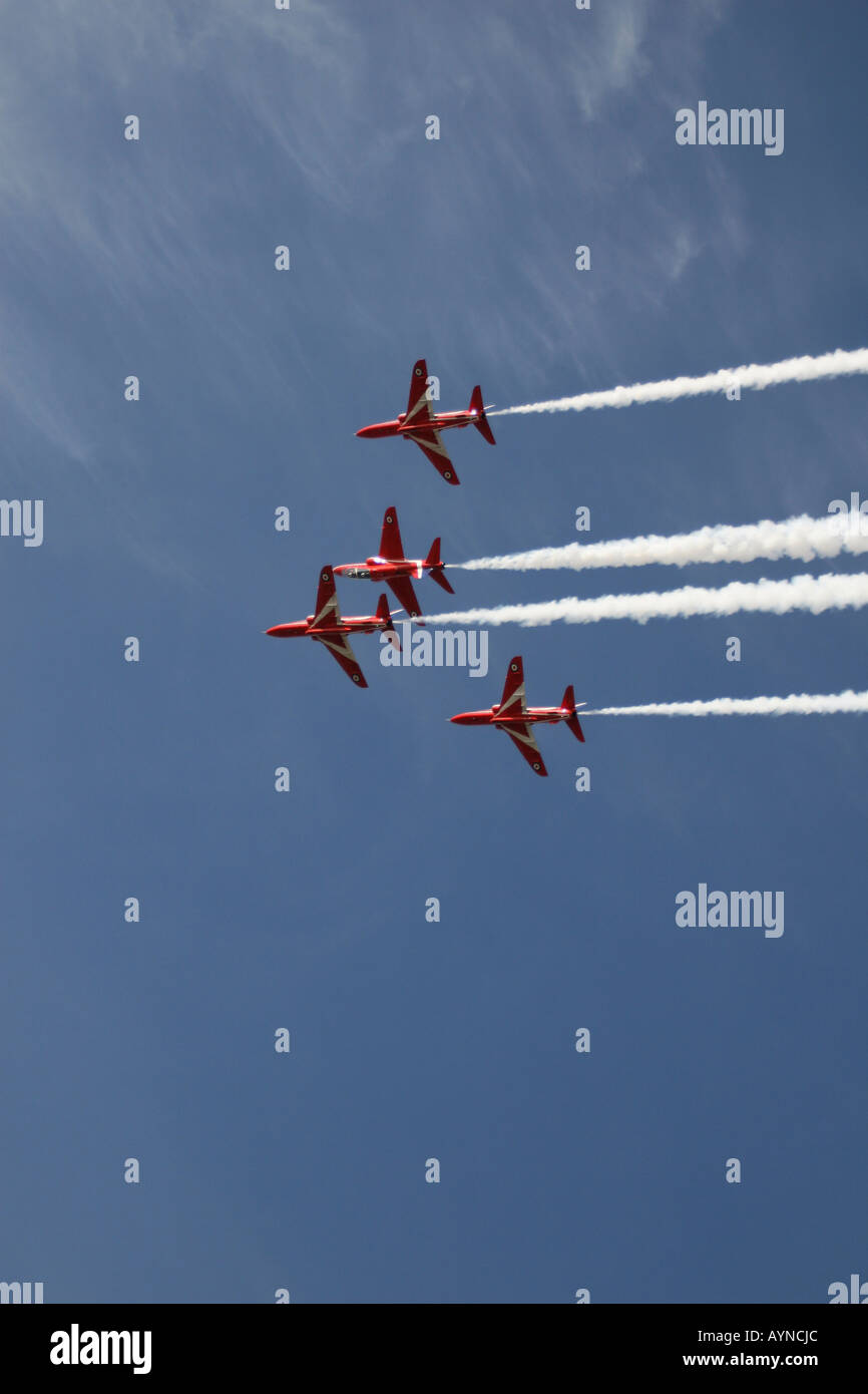 Arrows loop hi-res stock photography and images - Alamy