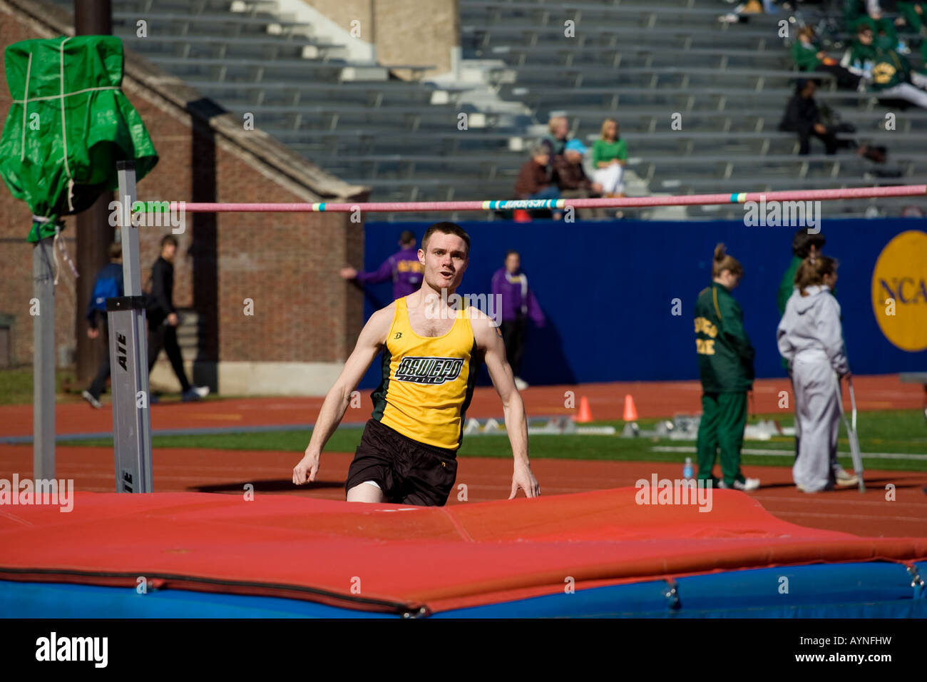 High jump athletics hi-res stock photography and images - Alamy