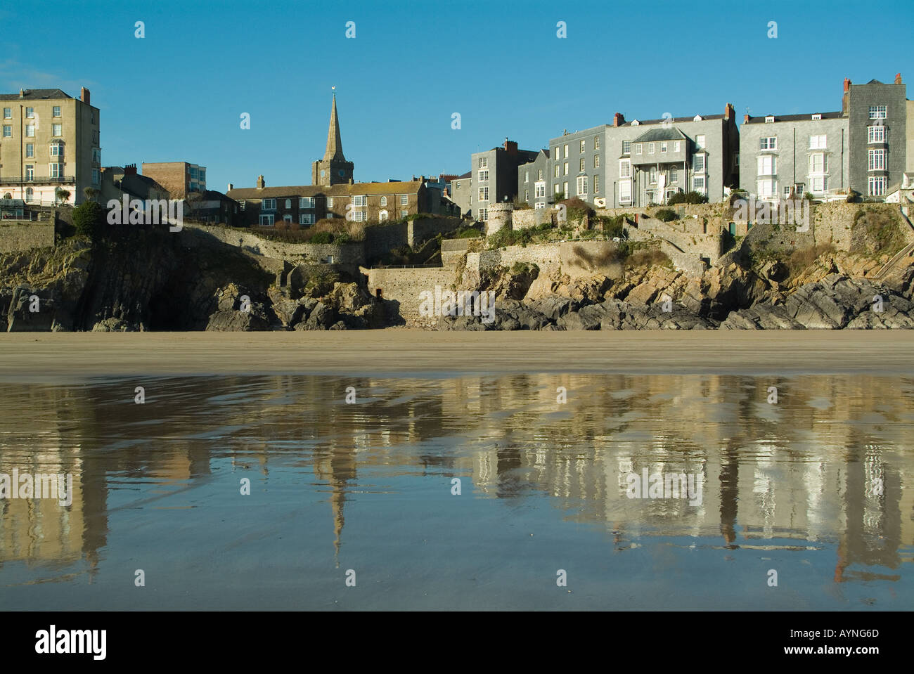 St marys church tenby hi-res stock photography and images - Alamy