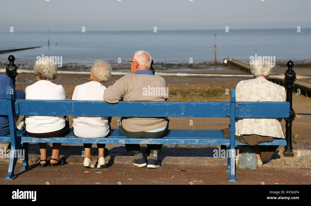 Old age pensioners on a bench in Llandudno Stock Photo - Alamy