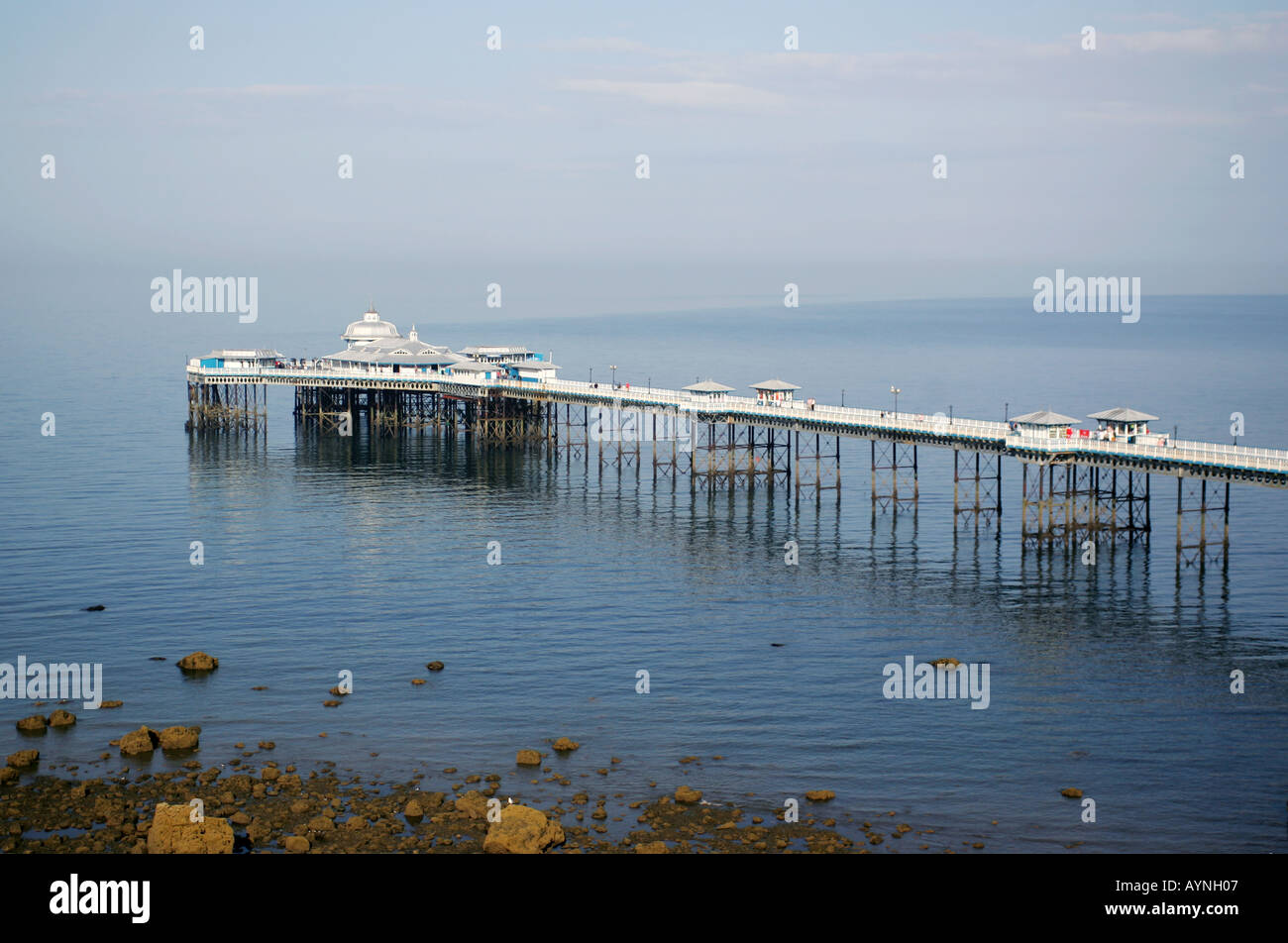 Llandudno beach uk pier kiosk hi-res stock photography and images - Alamy