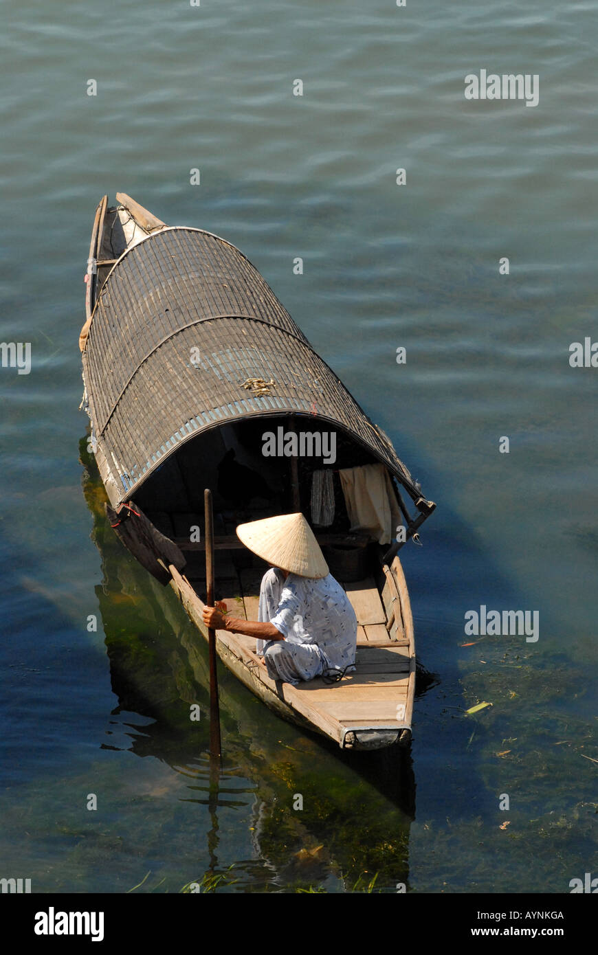Vietnamese sampan hi-res stock photography and images - Alamy