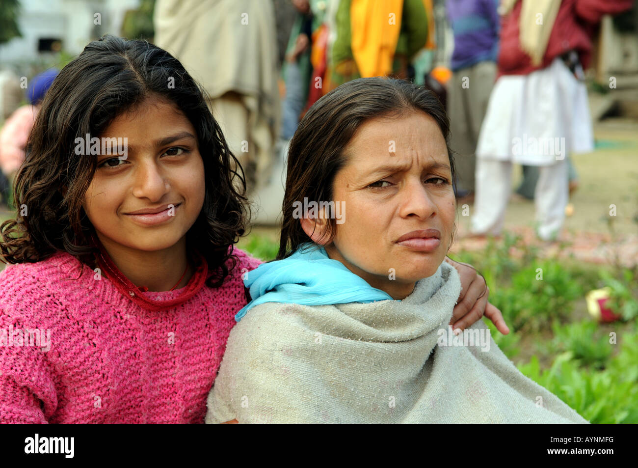 Sikh women in golden temple hi-res stock photography and images - Alamy