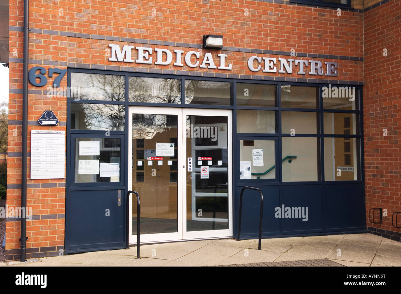 Doctor surgery uk door hi-res stock photography and images - Alamy