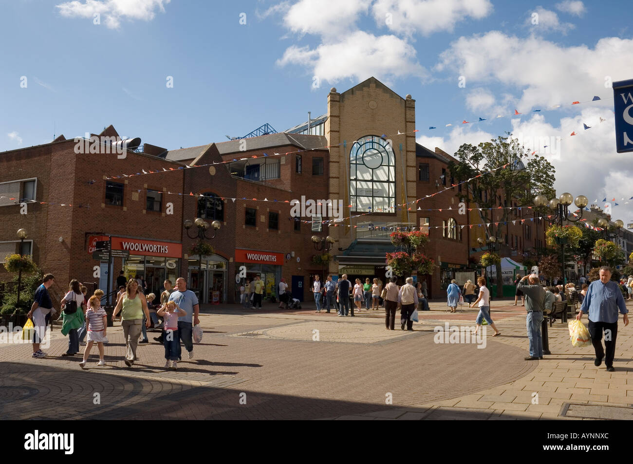 People tourists visitors at Brunswick Shopping Centre in summer ...