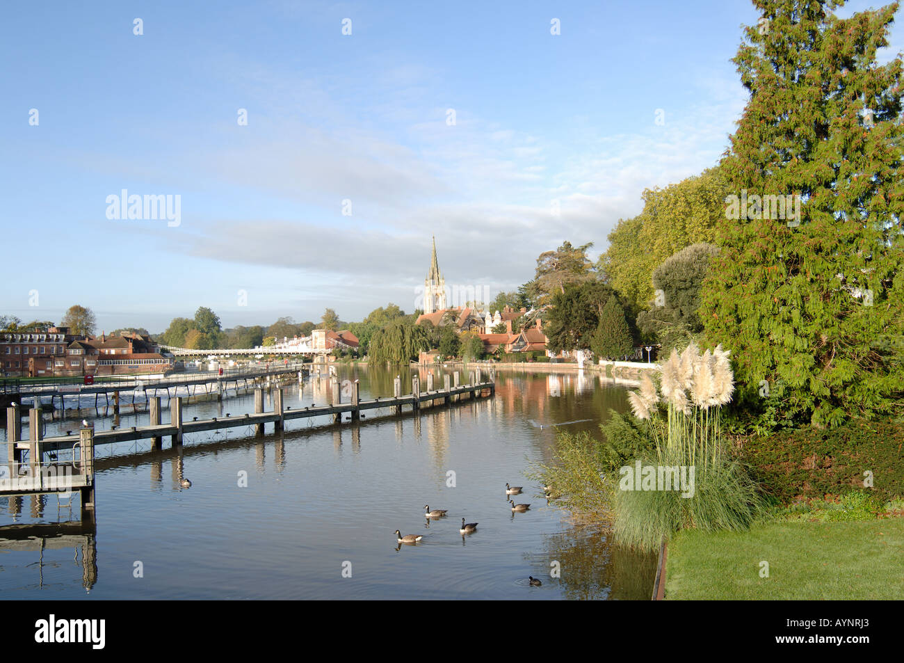 Marlow Suspension Bridge and weir Stock Photo - Alamy