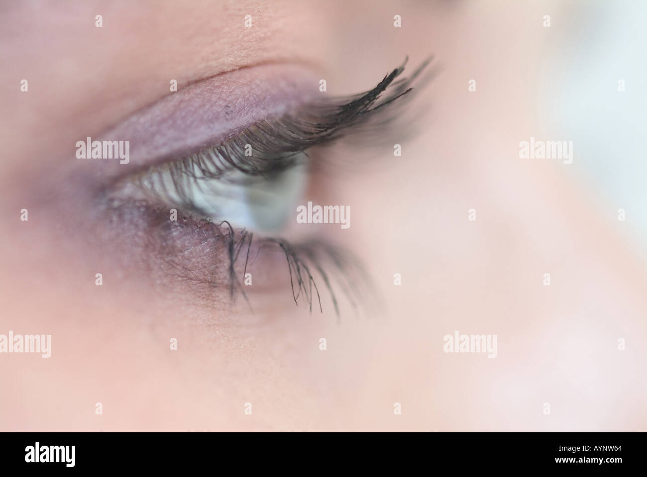 Styling auge hi-res stock photography and images - Alamy