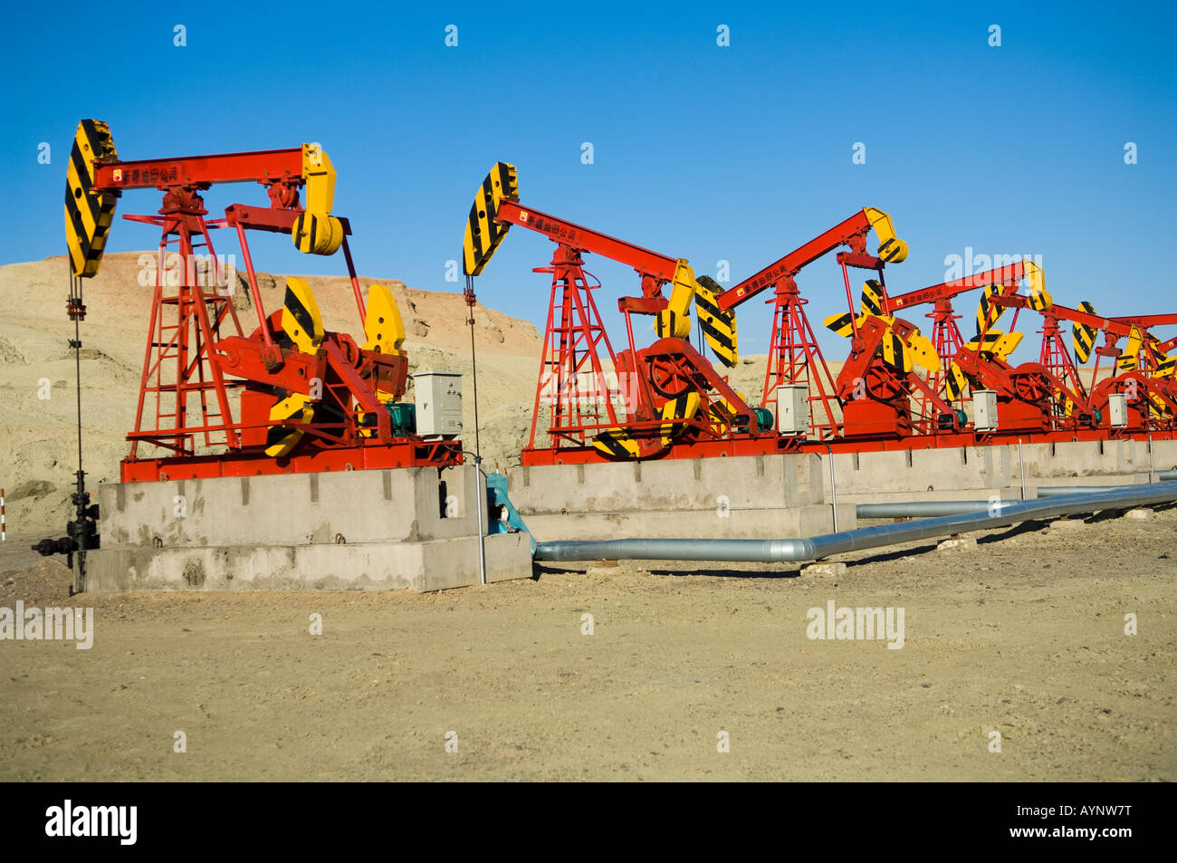 Oil Wells in the Gobi Desert in China Stock Photo - Alamy
