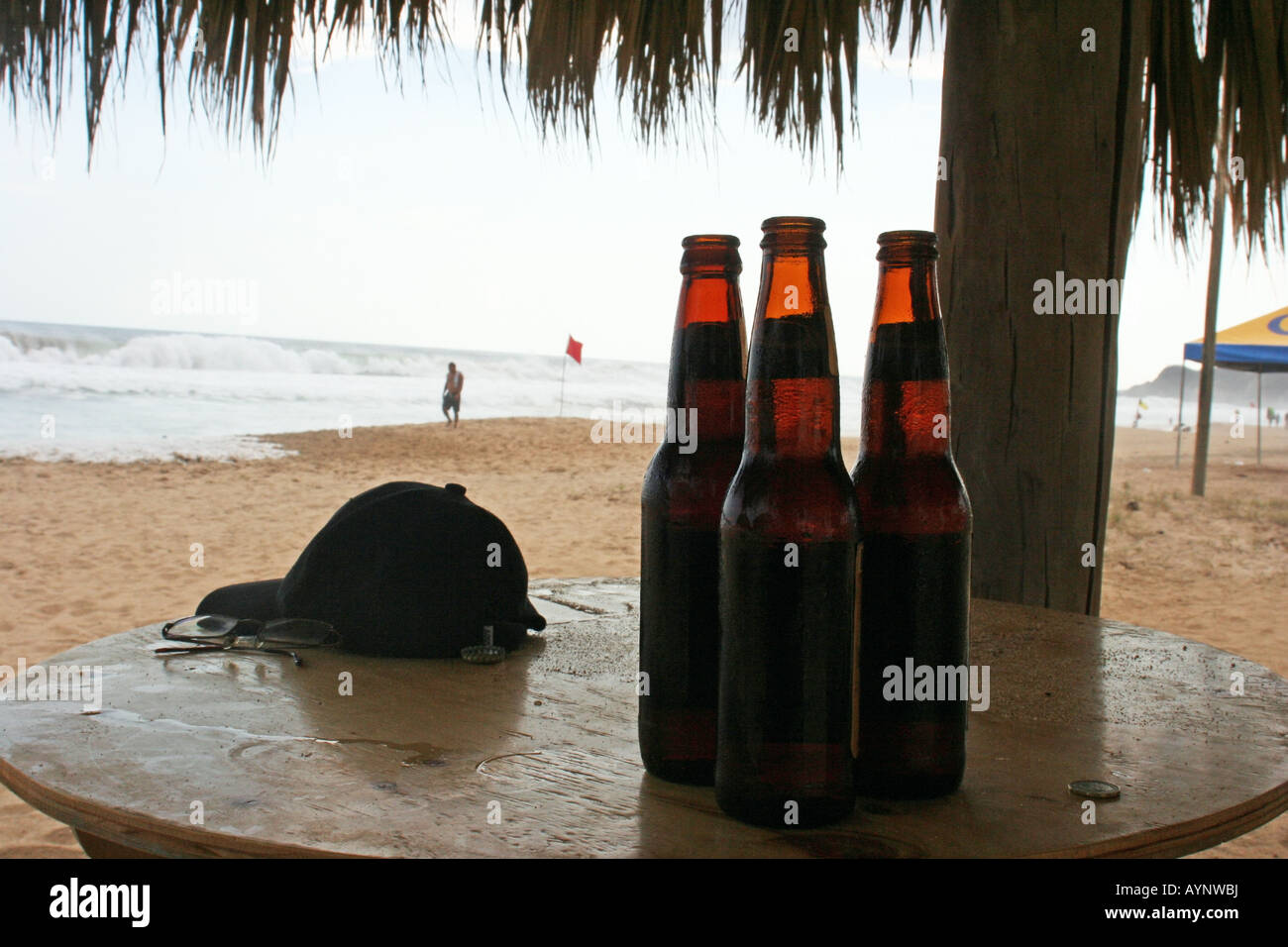 Beers on the beach Stock Photo - Alamy