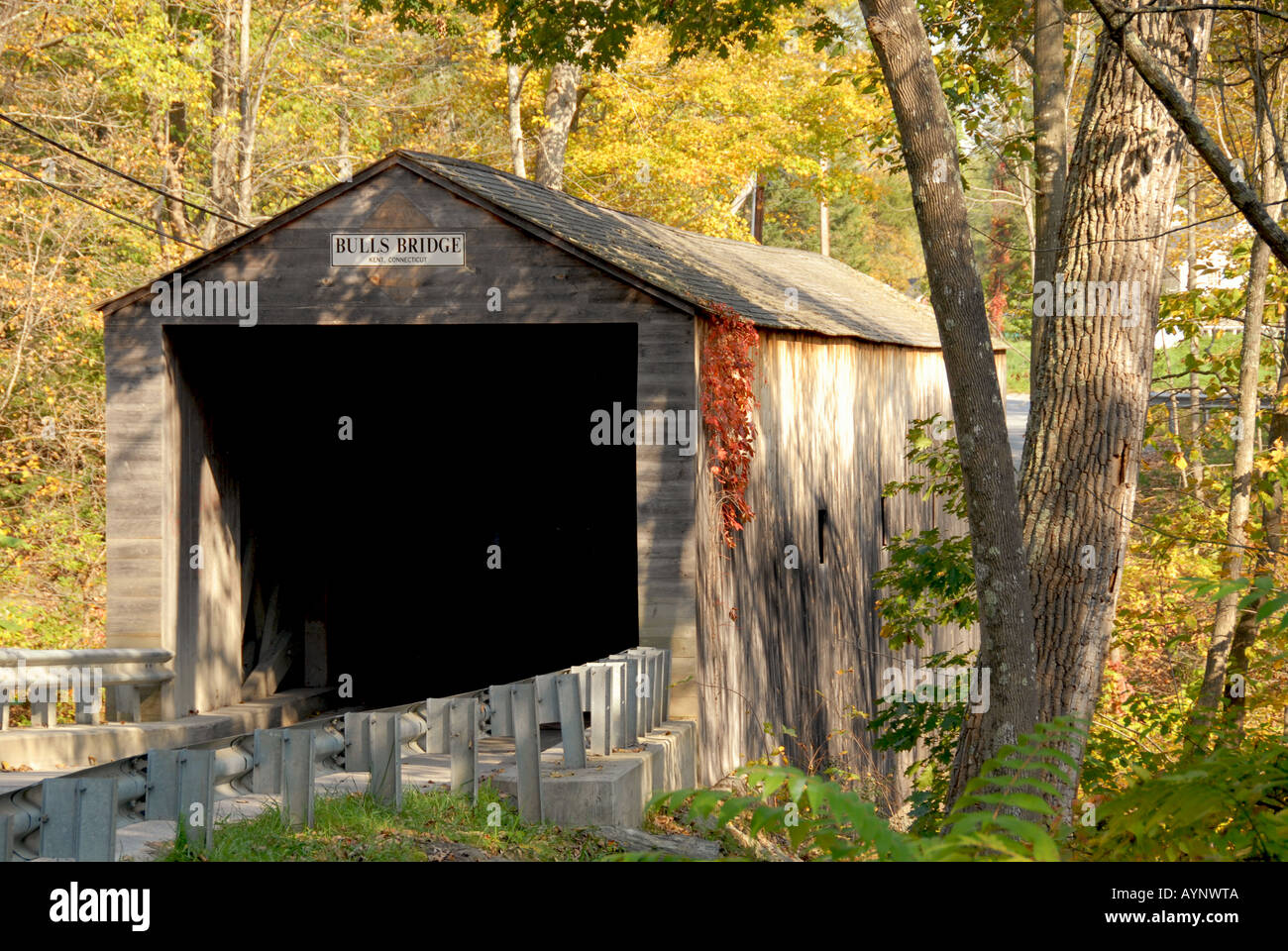 Covered bridge bulls bridge kent hi-res stock photography and images ...
