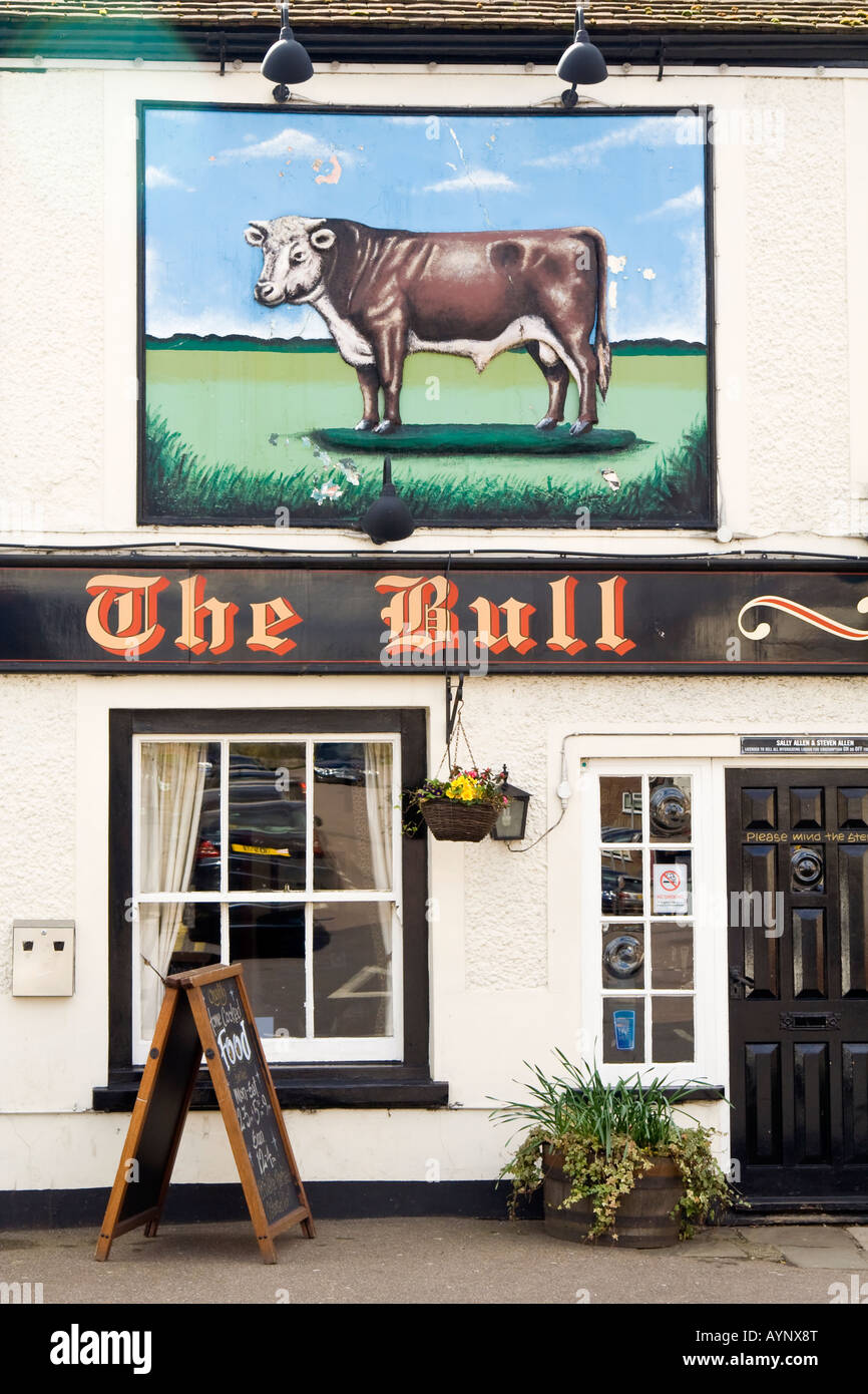 The bull pub sign theydon bois hi-res stock photography and images - Alamy