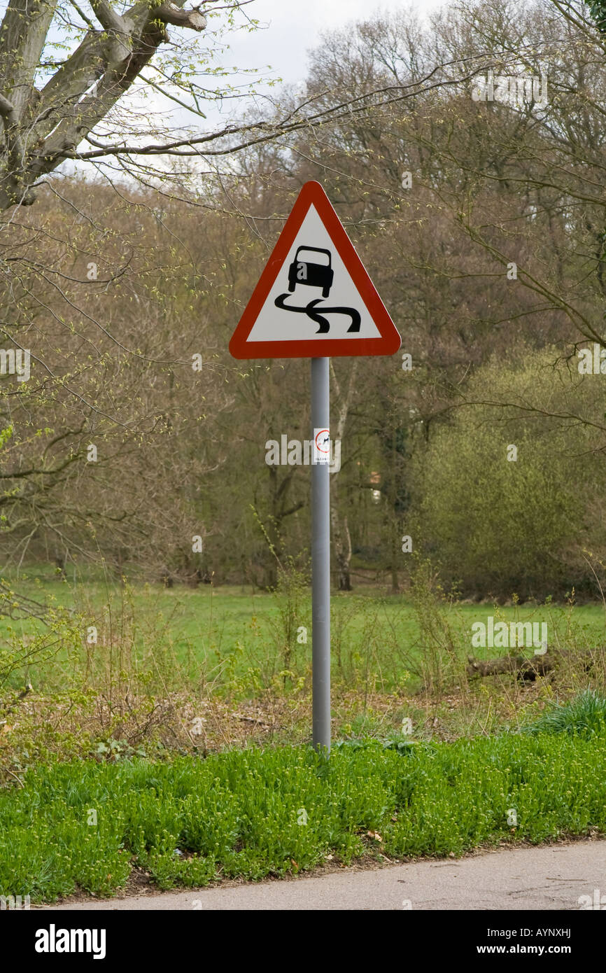 Slippery road uk sign hi-res stock photography and images - Alamy