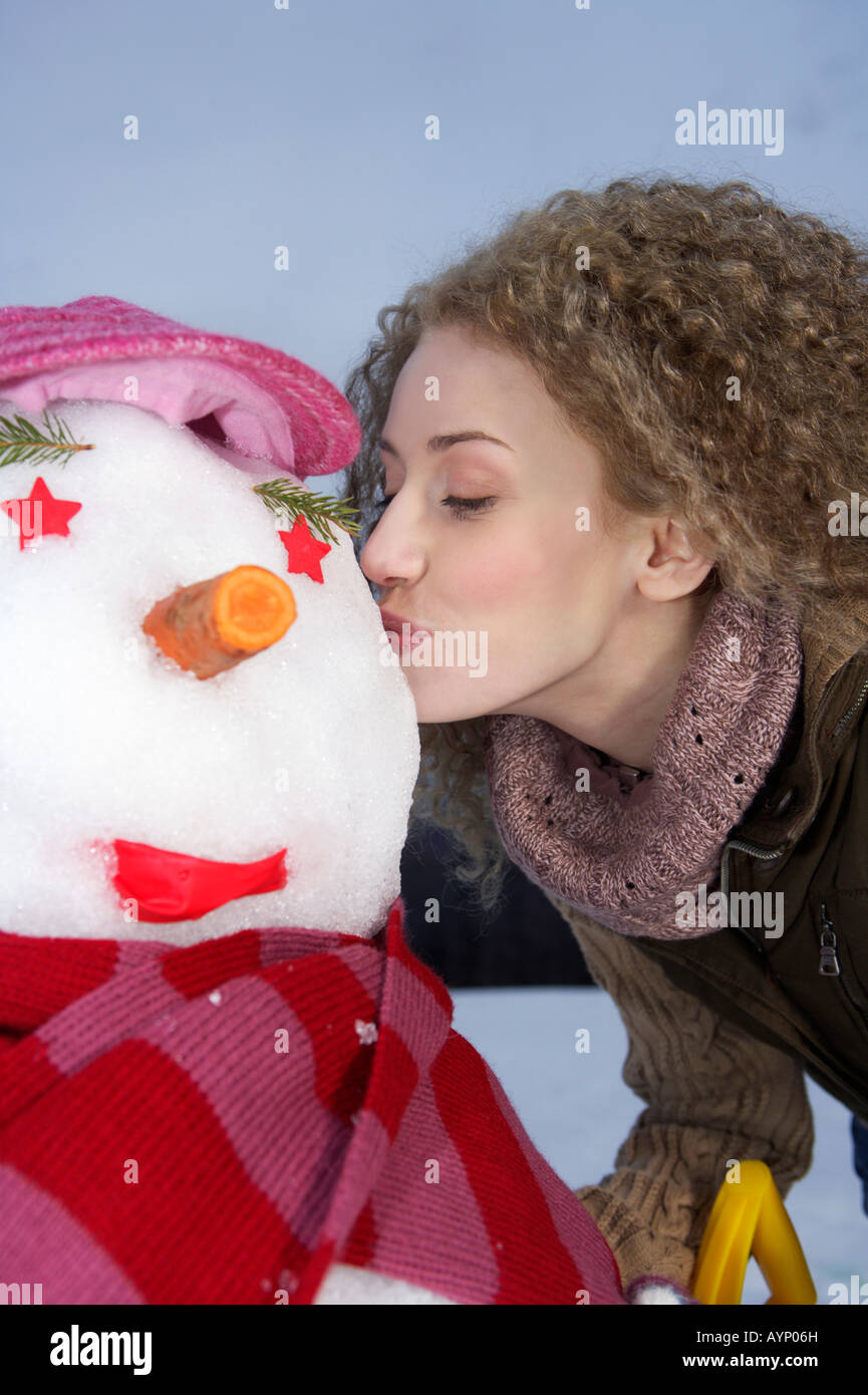 Kissing snowman hi-res stock photography and images - Alamy