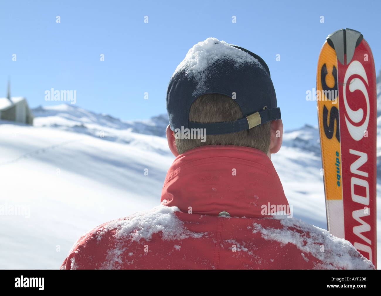 skier backturned facing slope swiss alps Stock Photo - Alamy