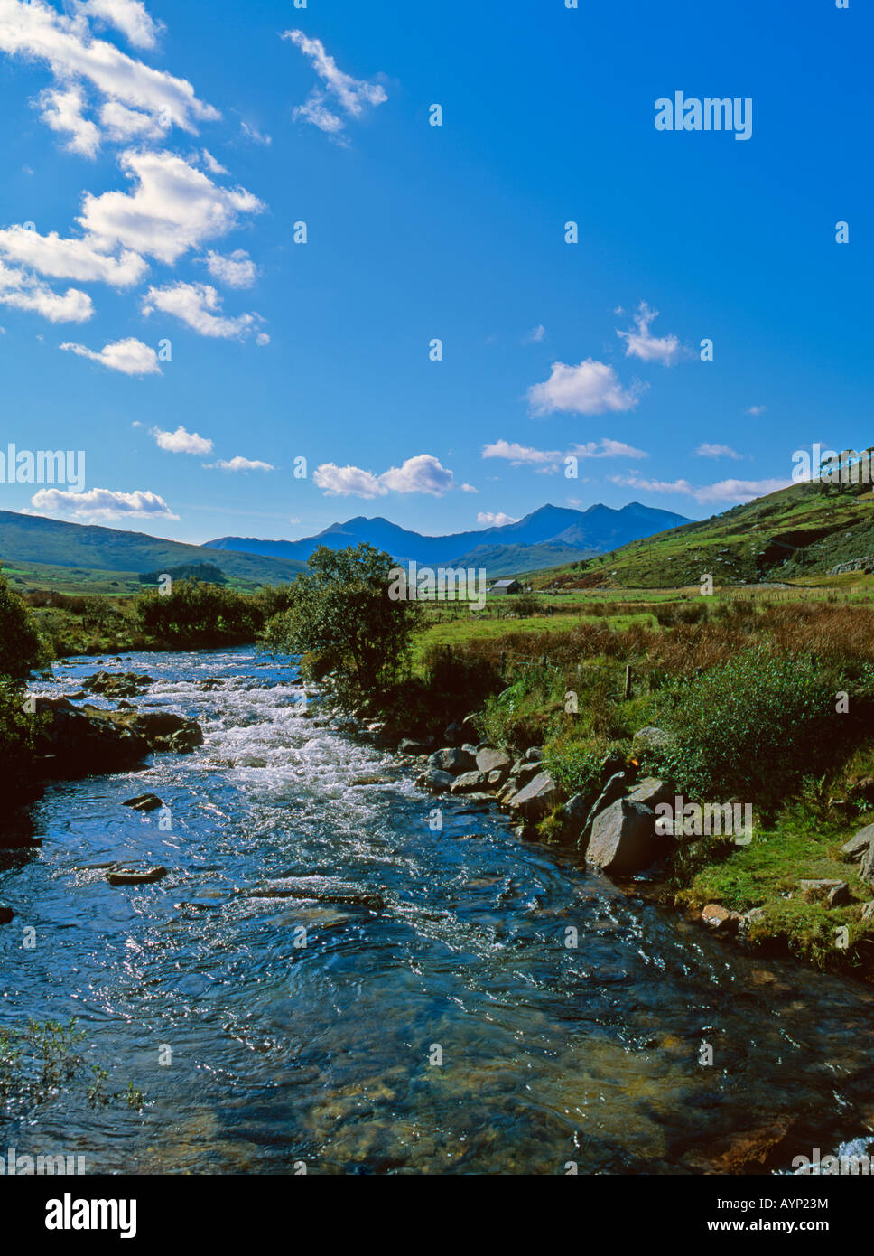 Snowdon mountain outline hi-res stock photography and images - Alamy