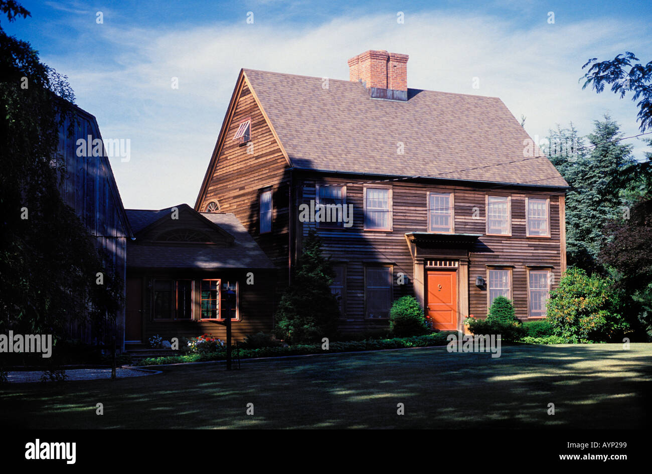 Salt box house new england hi-res stock photography and images - Alamy
