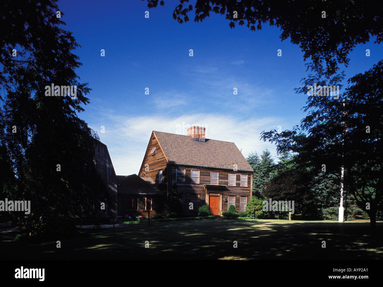 Salt box house new england hi-res stock photography and images - Alamy