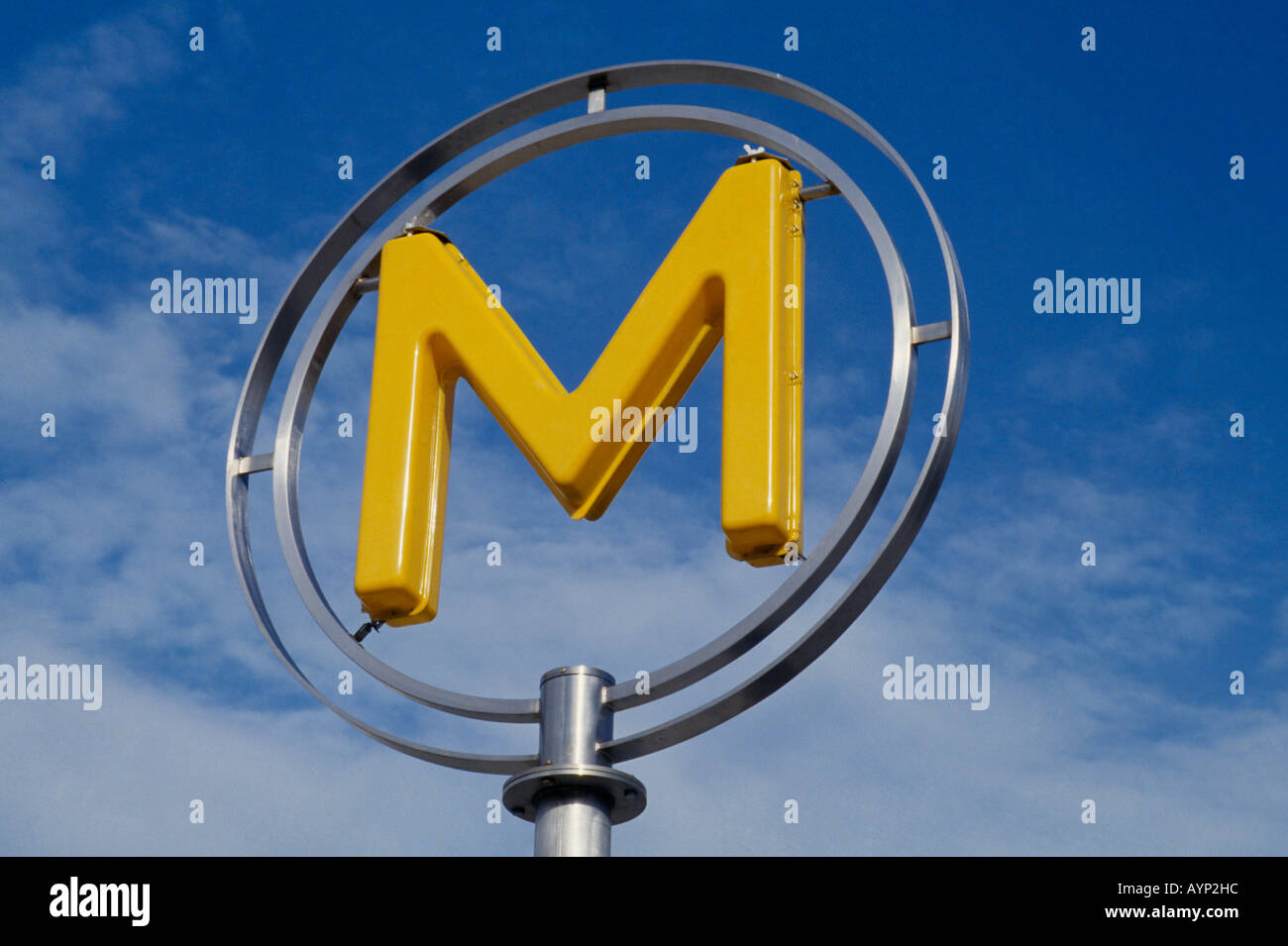 Metro Paris Logo