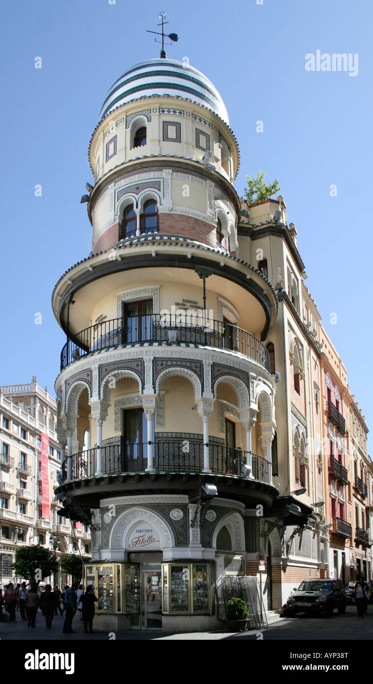 Round building hi-res stock photography and images - Alamy