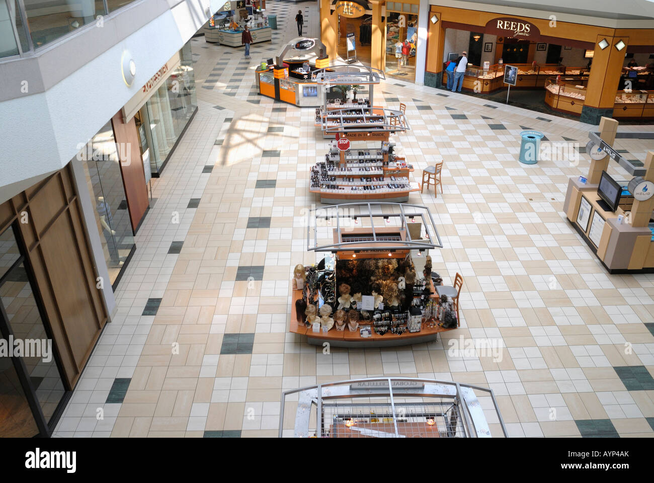 Overview of the Lower level of a shopping mall Stock Photo - Alamy