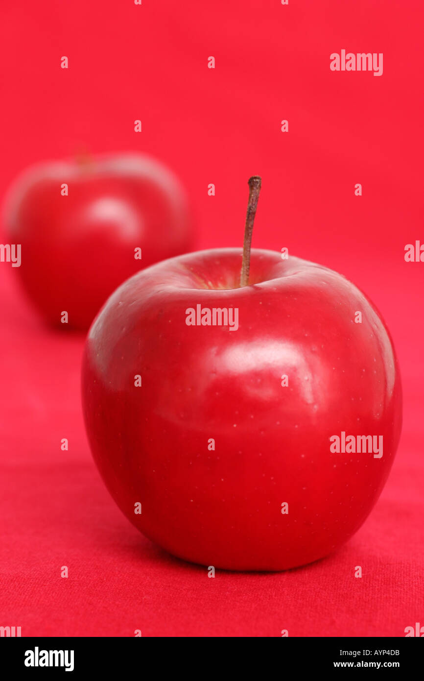 Two red hi-res stock photography and images - Alamy