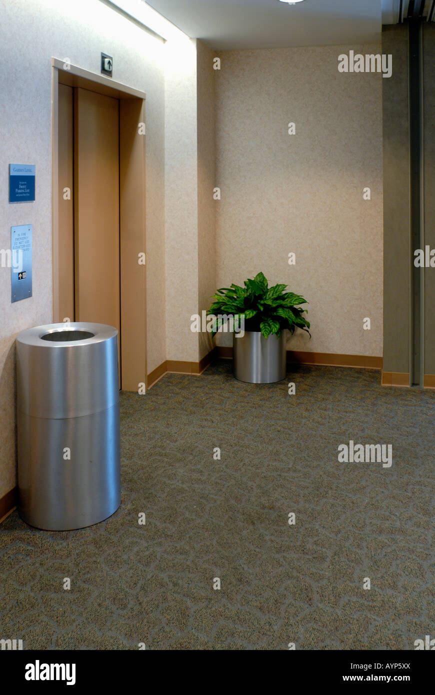 Elevator trash can hi-res stock photography and images - Alamy