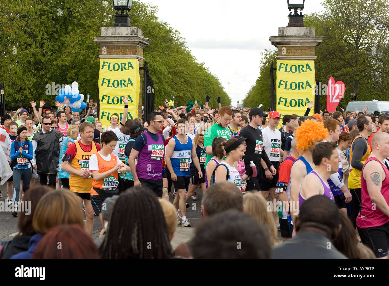 London marathon start line hi-res stock photography and images - Alamy