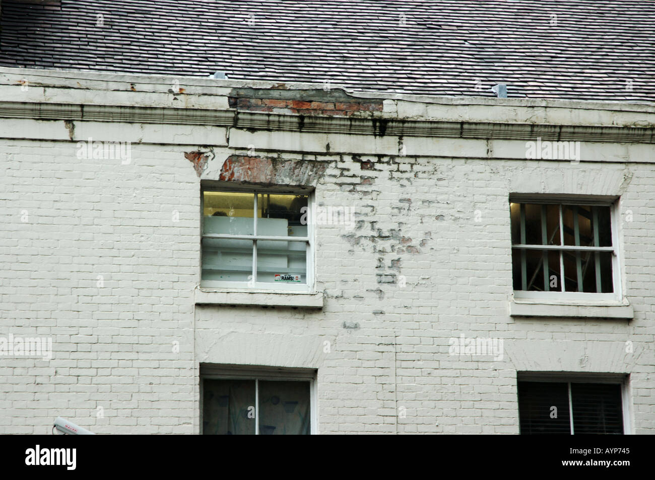 Damage to building facade and water penetration and leakage including ...