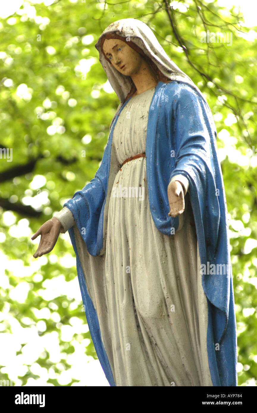 Statue of Holy Mary Stock Photo - Alamy