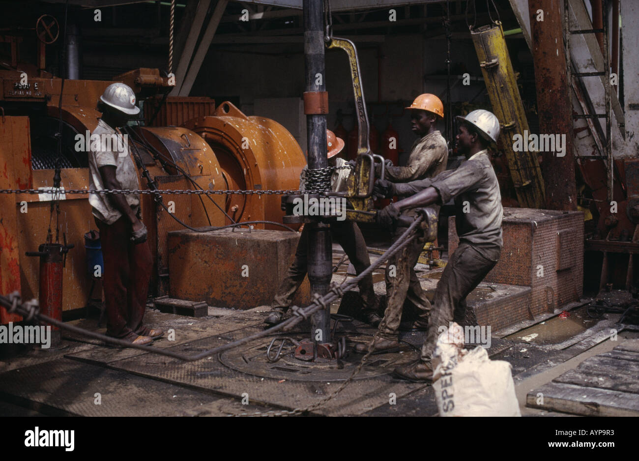 Nigeria oil workers hi-res stock photography and images - Alamy