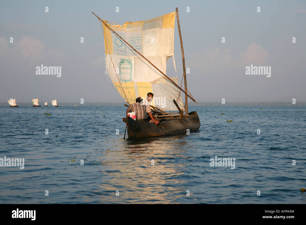 India lake boat hi-res stock photography and images - Alamy