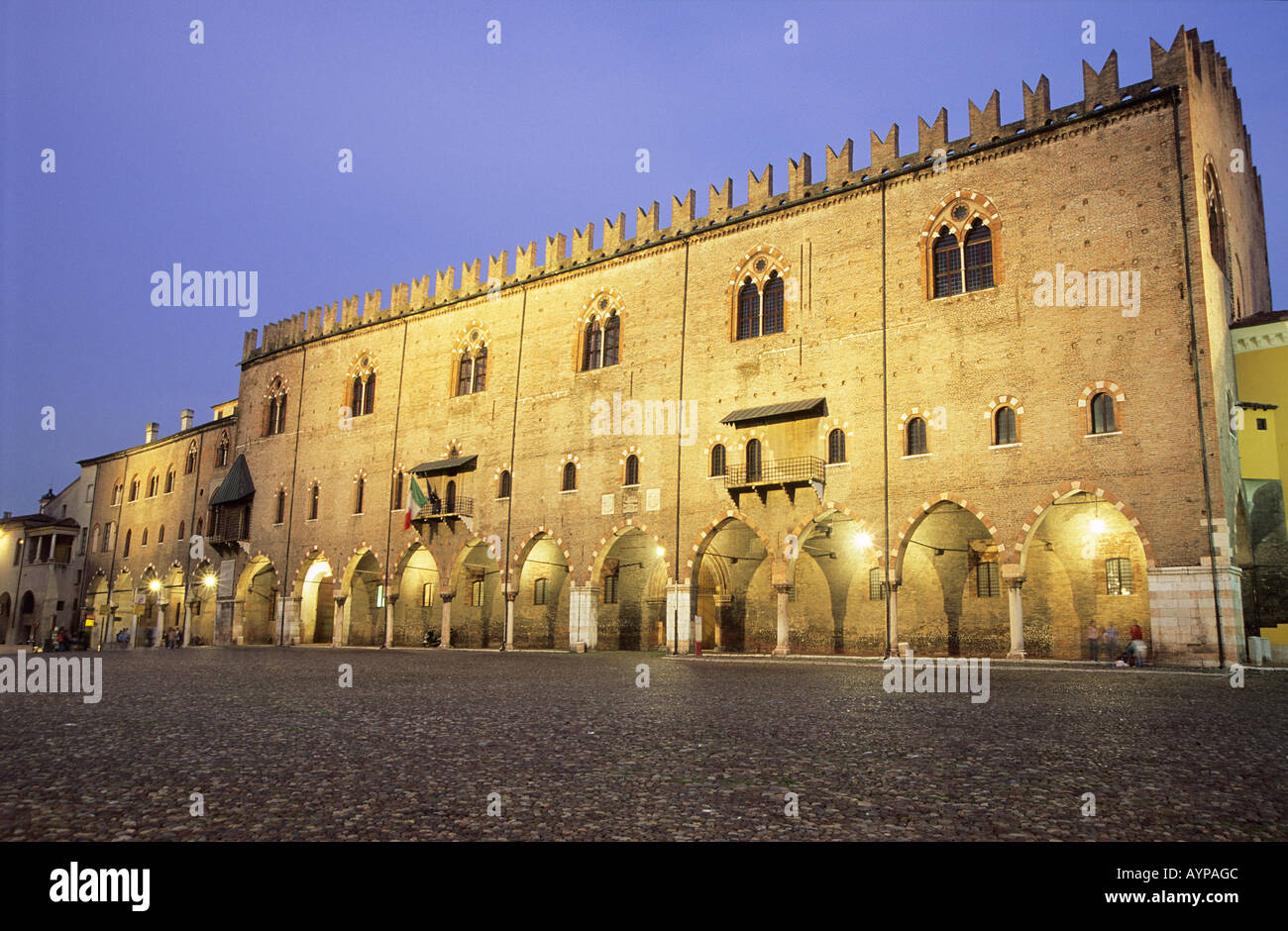 Palazzo Ducale and Piazza Sordello at night Mantova Stock Photo - Alamy