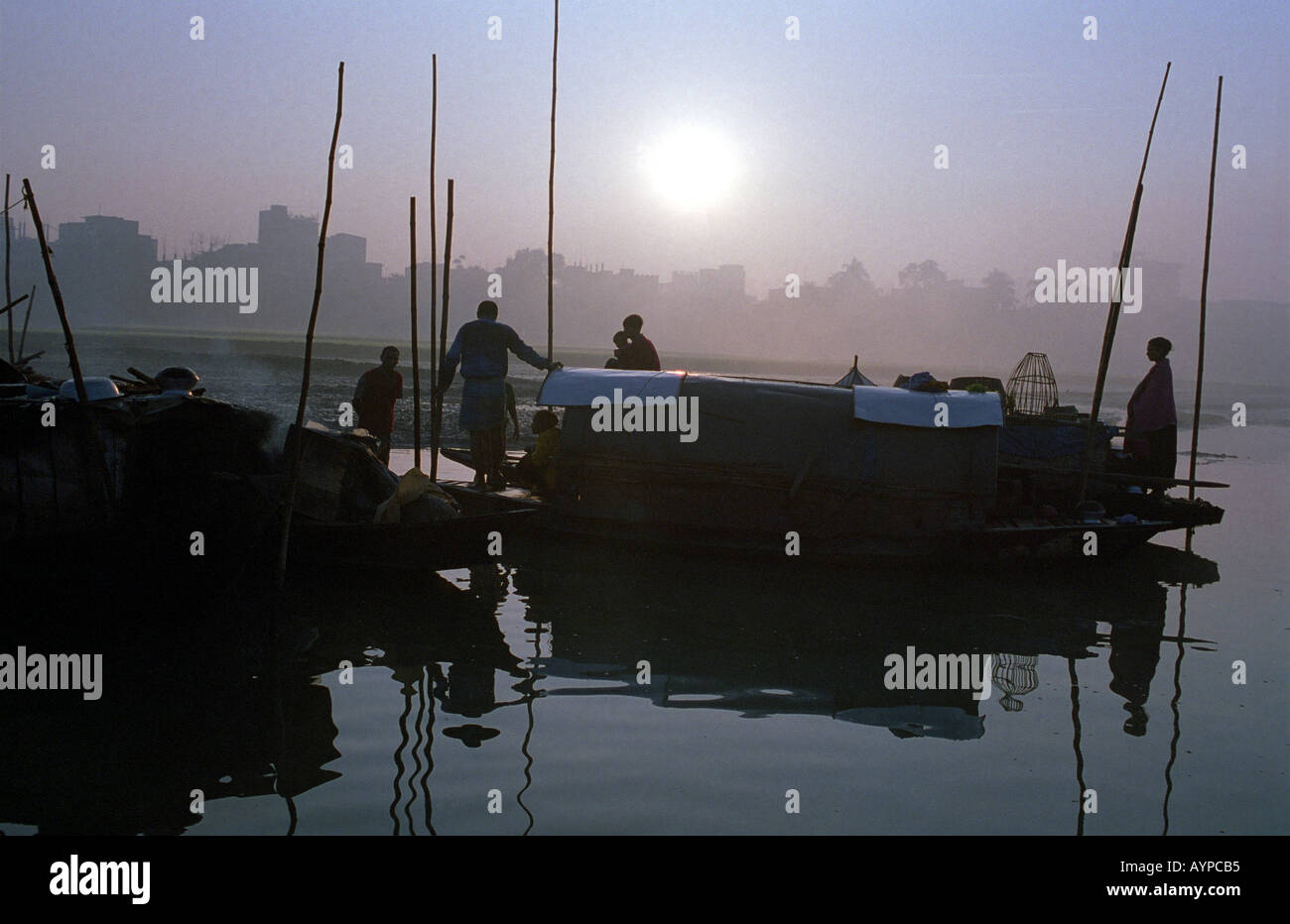 Boats of river gypsies in Dhaka Stock Photo - Alamy