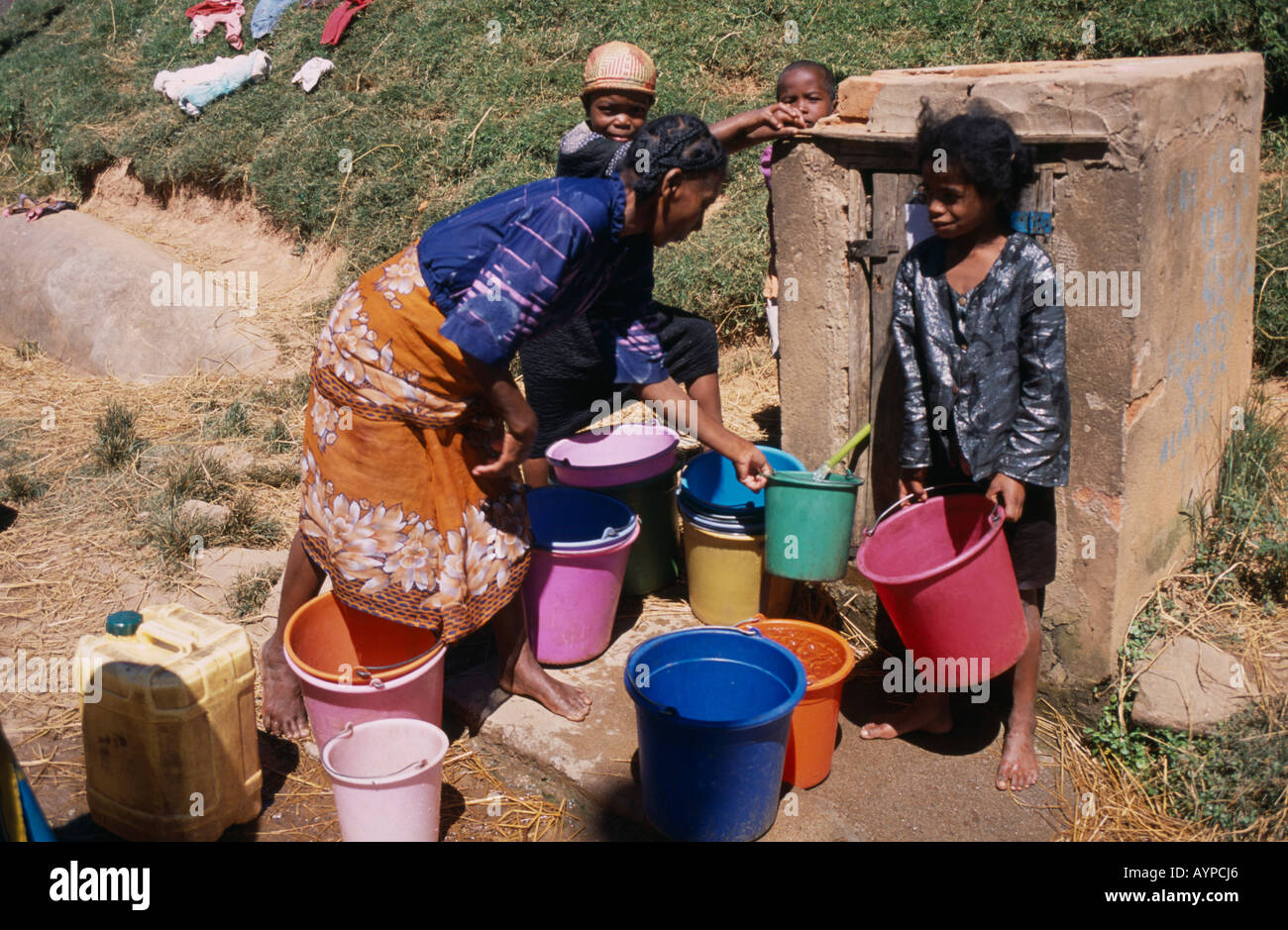 Children collecting water hi-res stock photography and images - Alamy