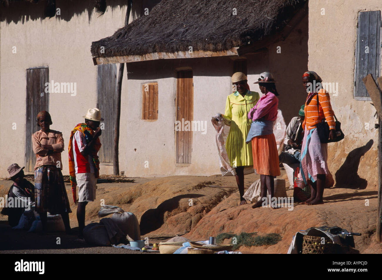 Madagascar traditional clothing hi-res stock photography and images - Alamy