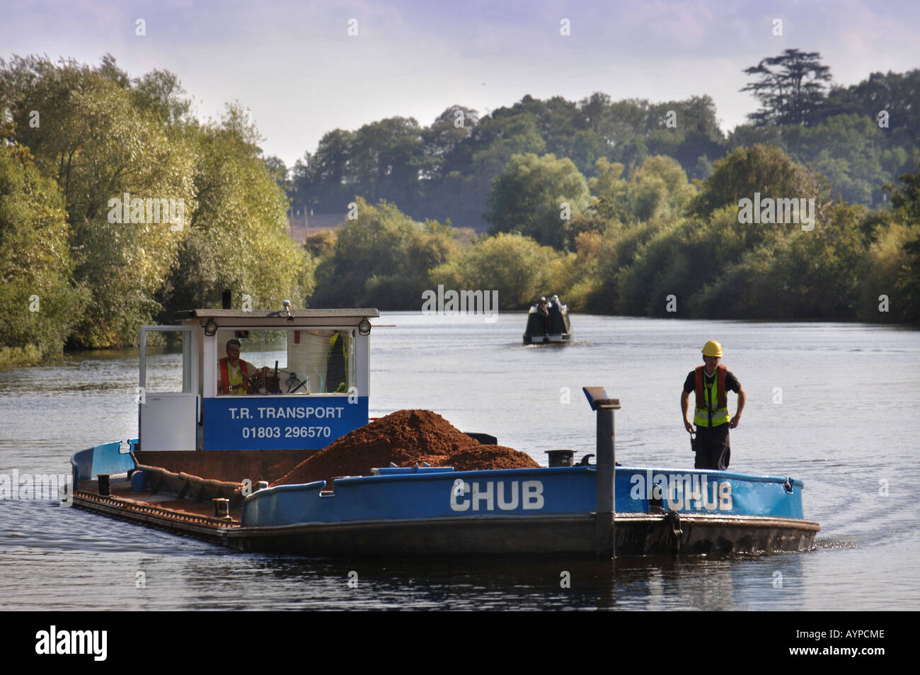 A BARGE LOADED WITH SAND AND GRAVEL LEAVING THE CEMEX DOCK AT RIPPLE ...