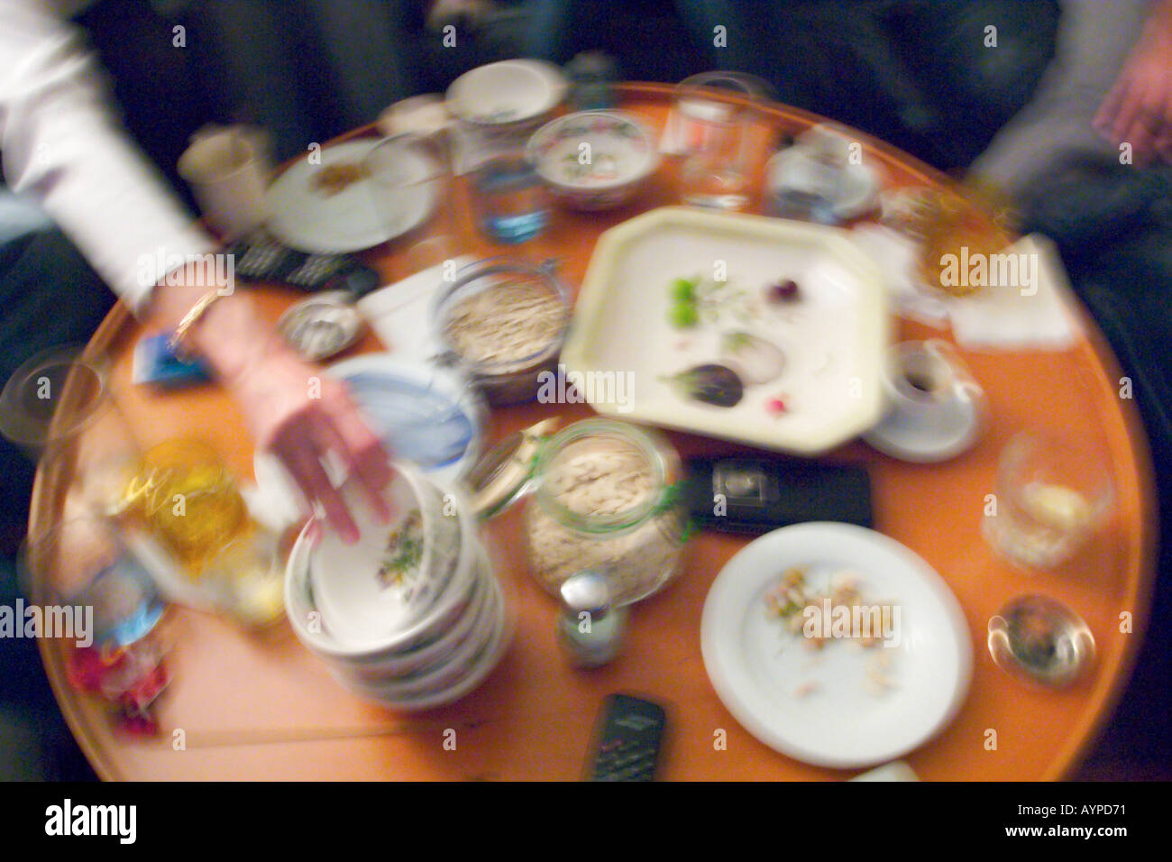 Dirty plates party table hi-res stock photography and images - Alamy