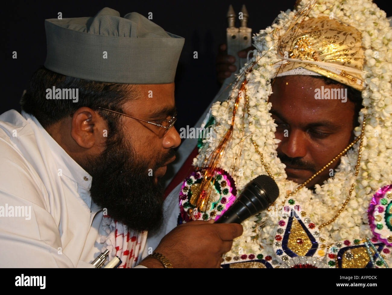 Maulvi imam conducts islamic wedding hi-res stock photography and ...