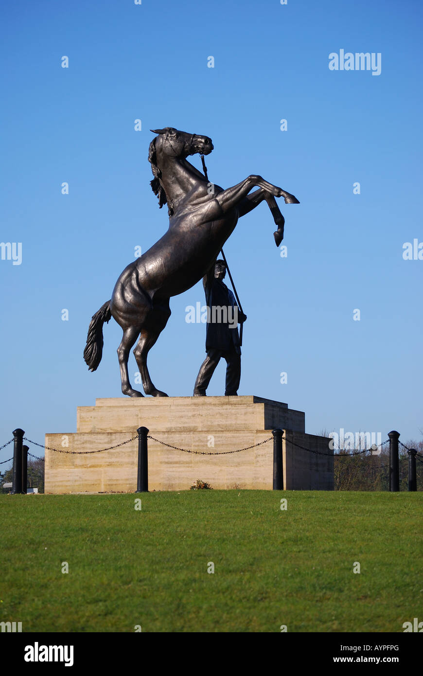 Millennium Newmarket Stallion Statue at entrance to town, Newmarket ...