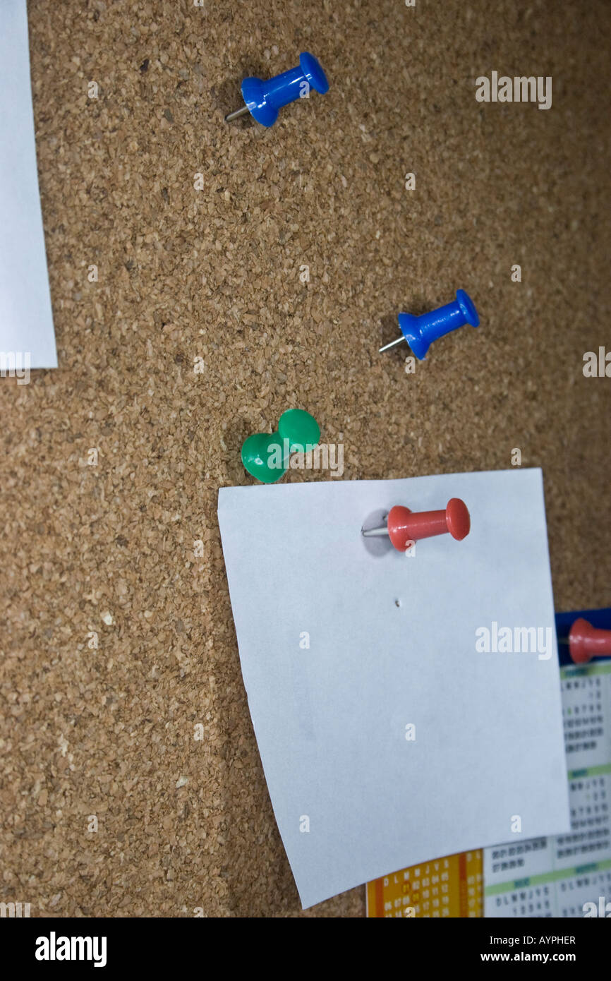 Message board with blank note Stock Photo - Alamy