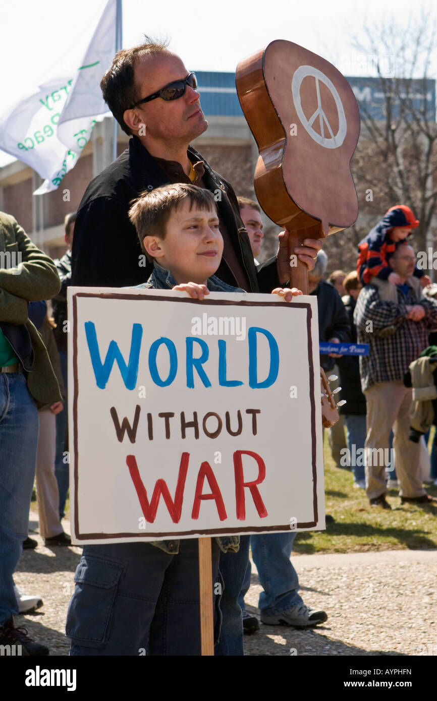 Anti war rally hi-res stock photography and images - Alamy
