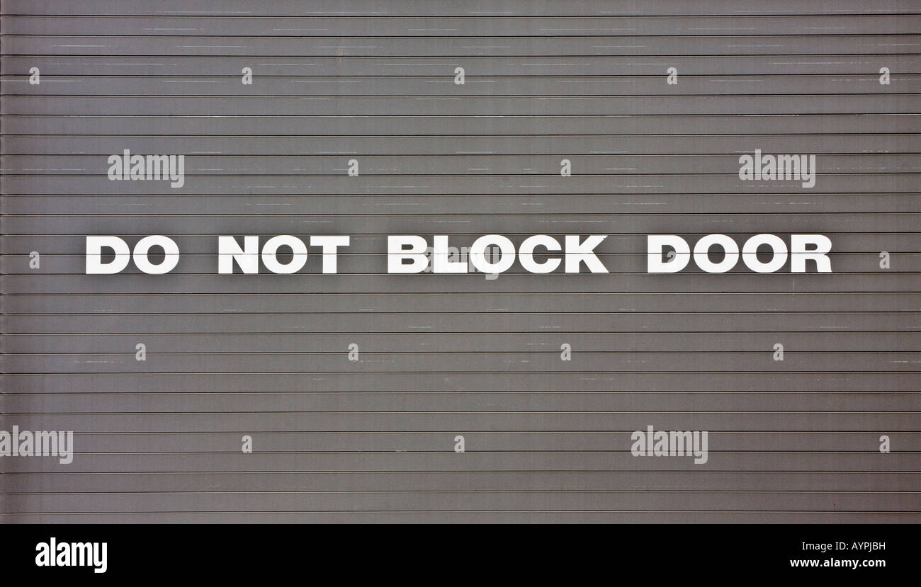do not block door sign Stock Photo - Alamy