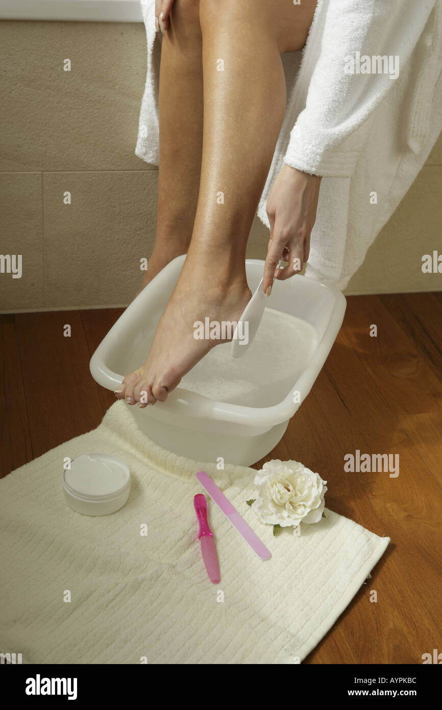 Fußbad woman hi-res stock photography and images - Alamy